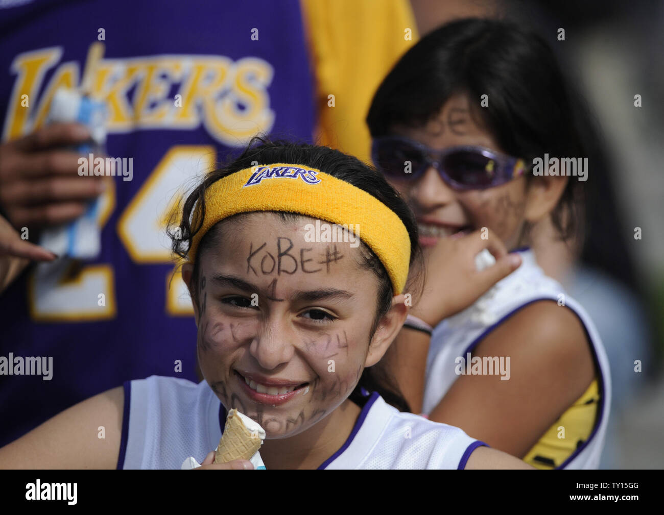 Emily flores hi-res stock photography and images - Alamy