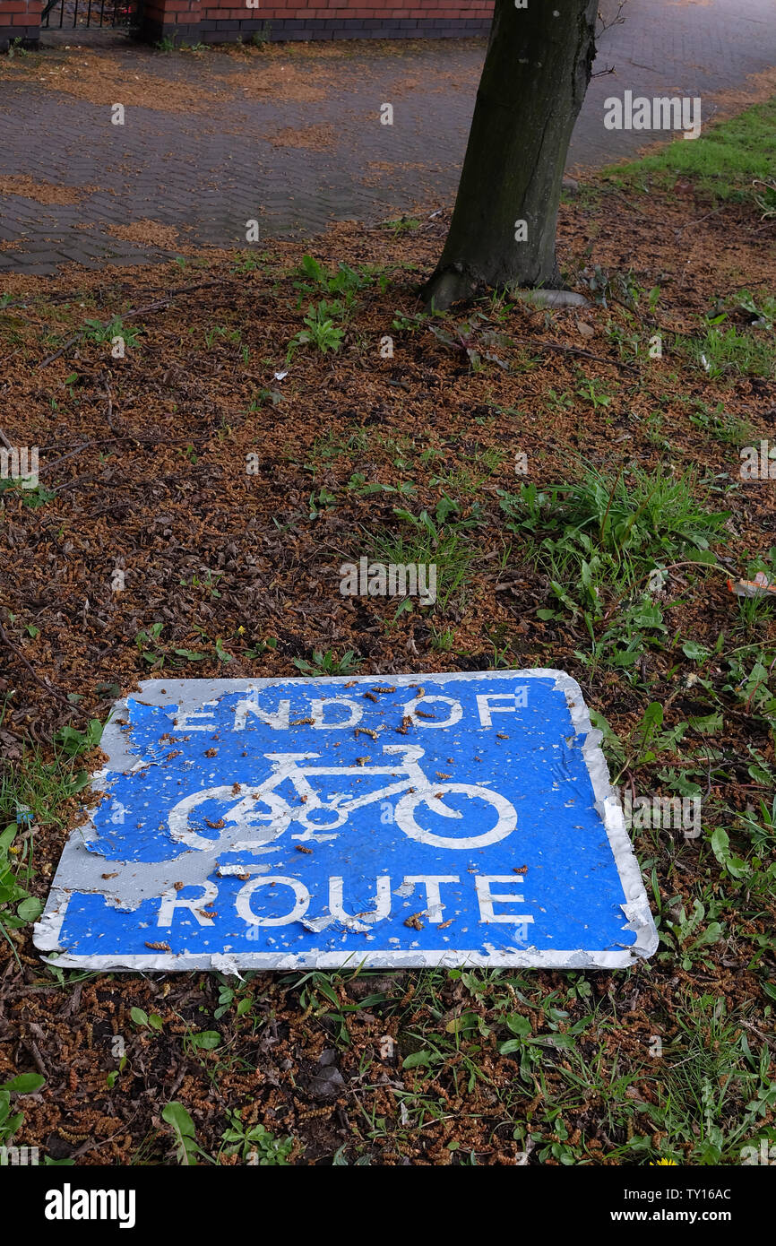 Cycle sign signs hi-res stock photography and images - Alamy
