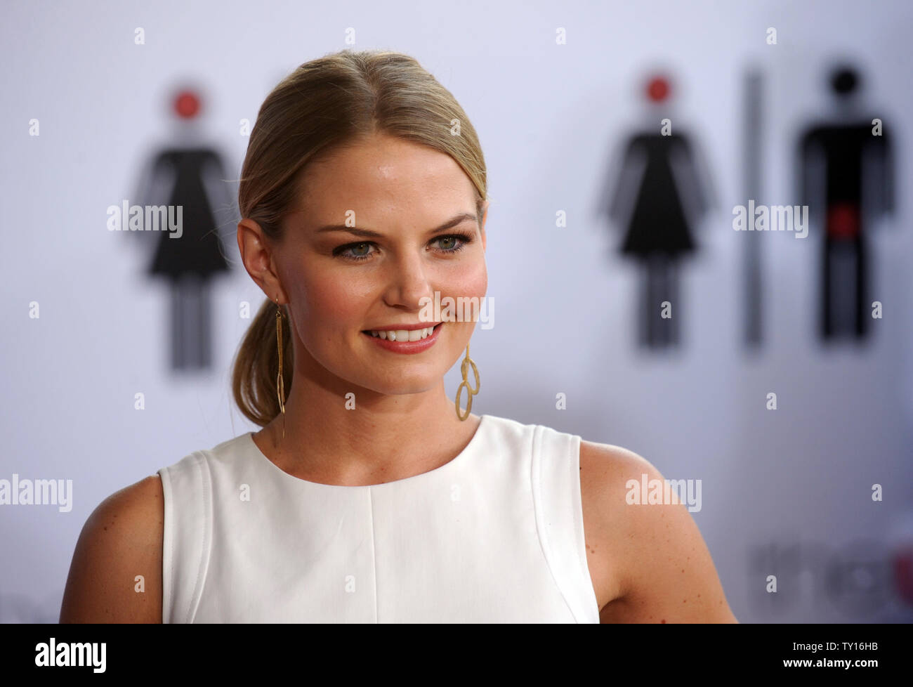 Jennifer morrison ugly truth premiere hi-res stock photography and images - Alamy