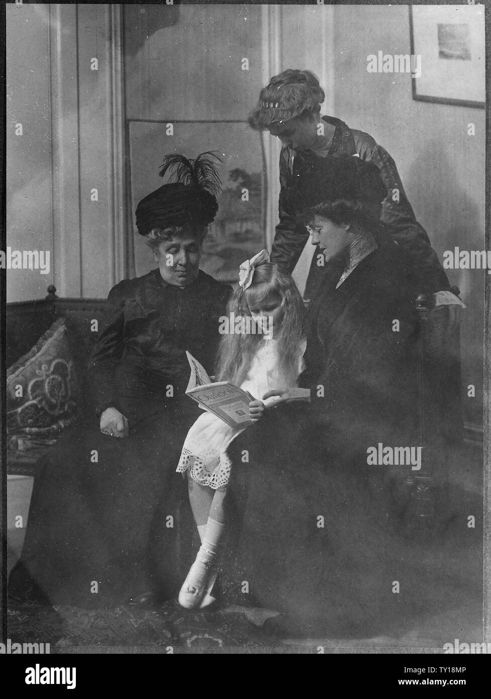 Eleanor Roosevelt, Grandmother Hall, Aunt Tissie, Mortimer, and Anna in ...