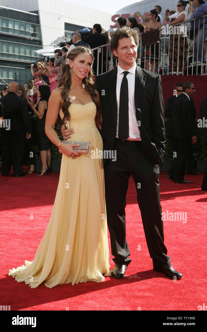 Jennifer love hewitt jamie kennedy hi-res stock photography and images ...