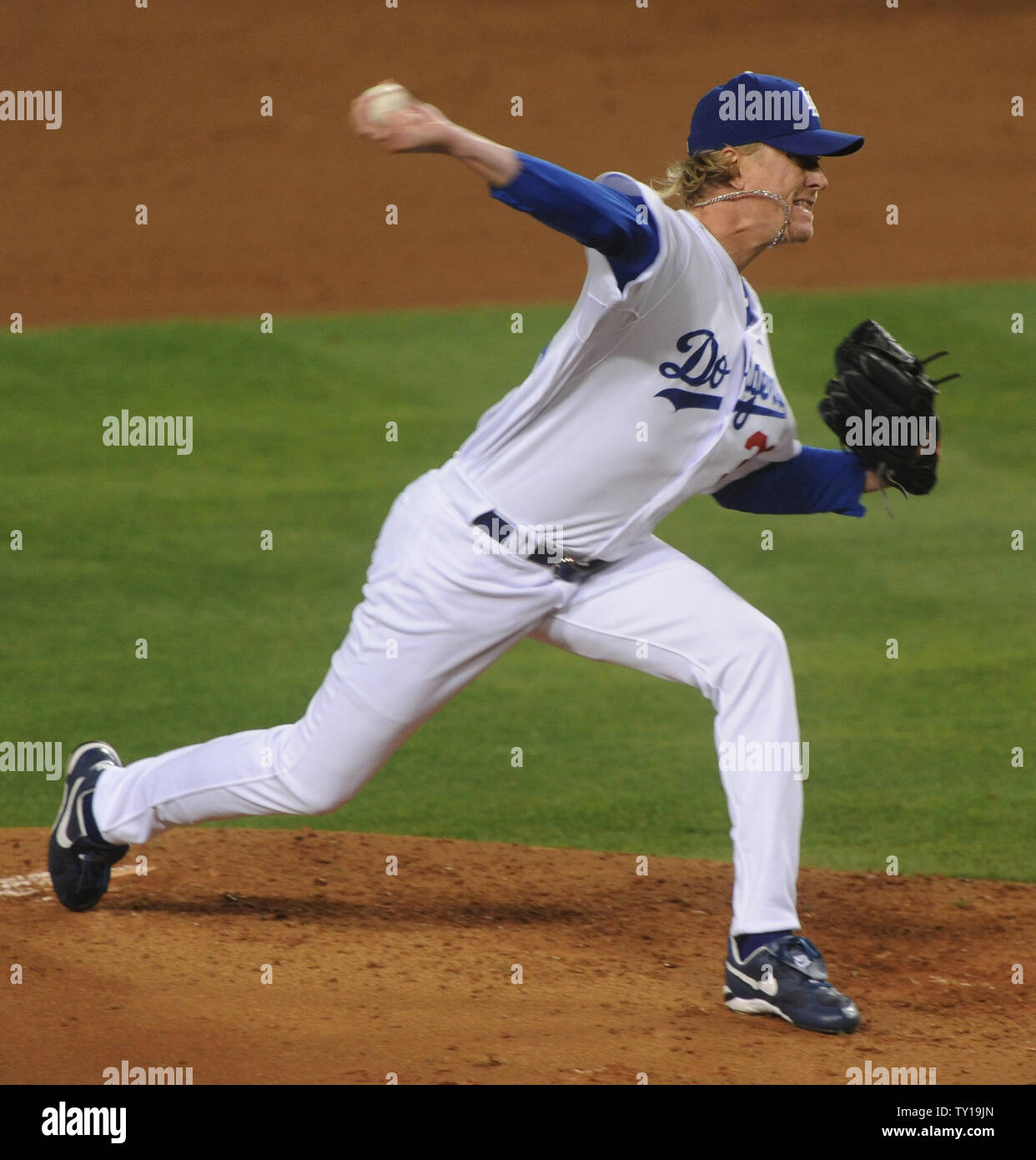 Los Angeles Dodgers' relief pitcher Jeff Weaver delivers in the fifth ...