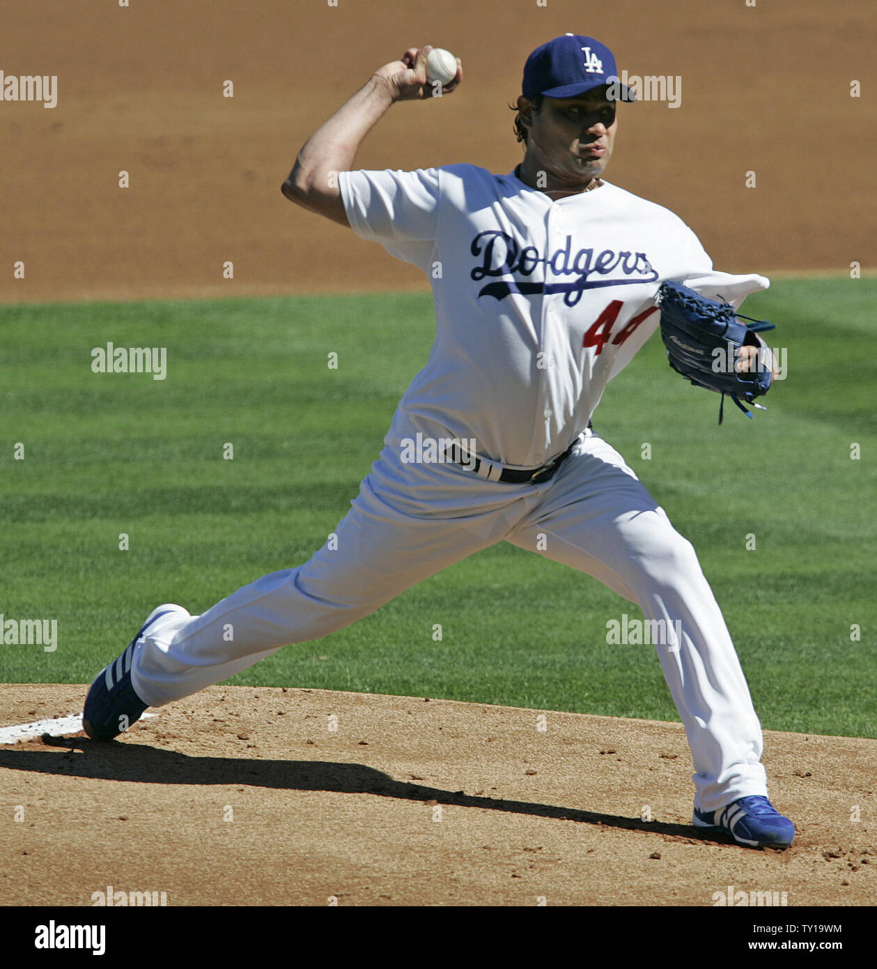 Los Angeles Dodgers starting pitcher Vicente Padilla works against the ...