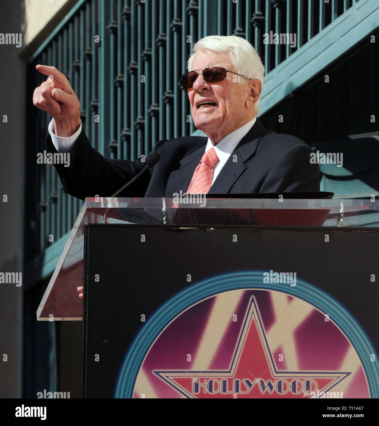 Actor Peter Graves speaks during dedication ceremonies for Graves' star ...