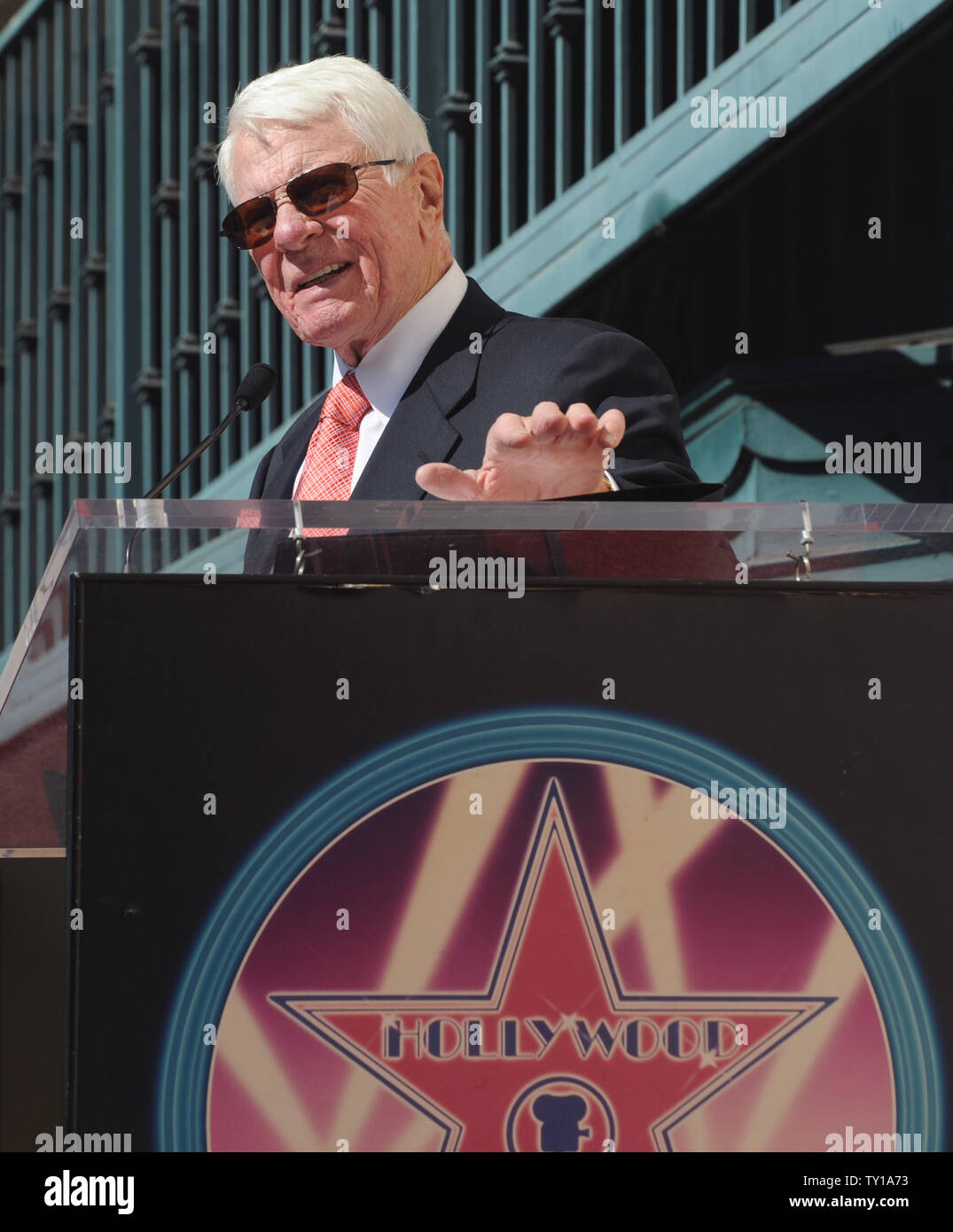 Actor Peter Graves speaks during dedication ceremonies for Graves' star ...