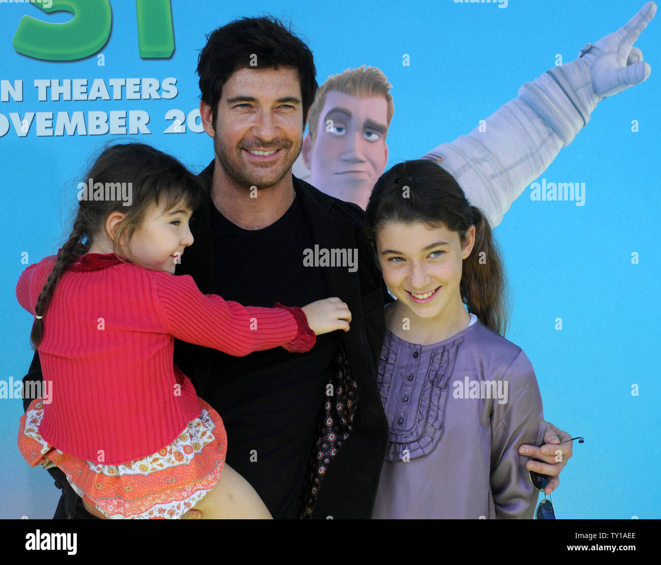Dylan mcdermott daughters colette charlotte hi-res stock photography ...