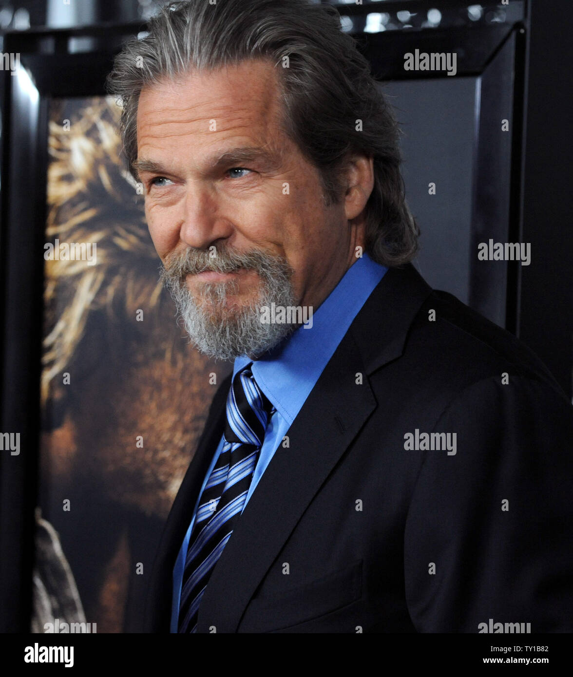 Cast member jeff bridges arrives hi-res stock photography and images ...