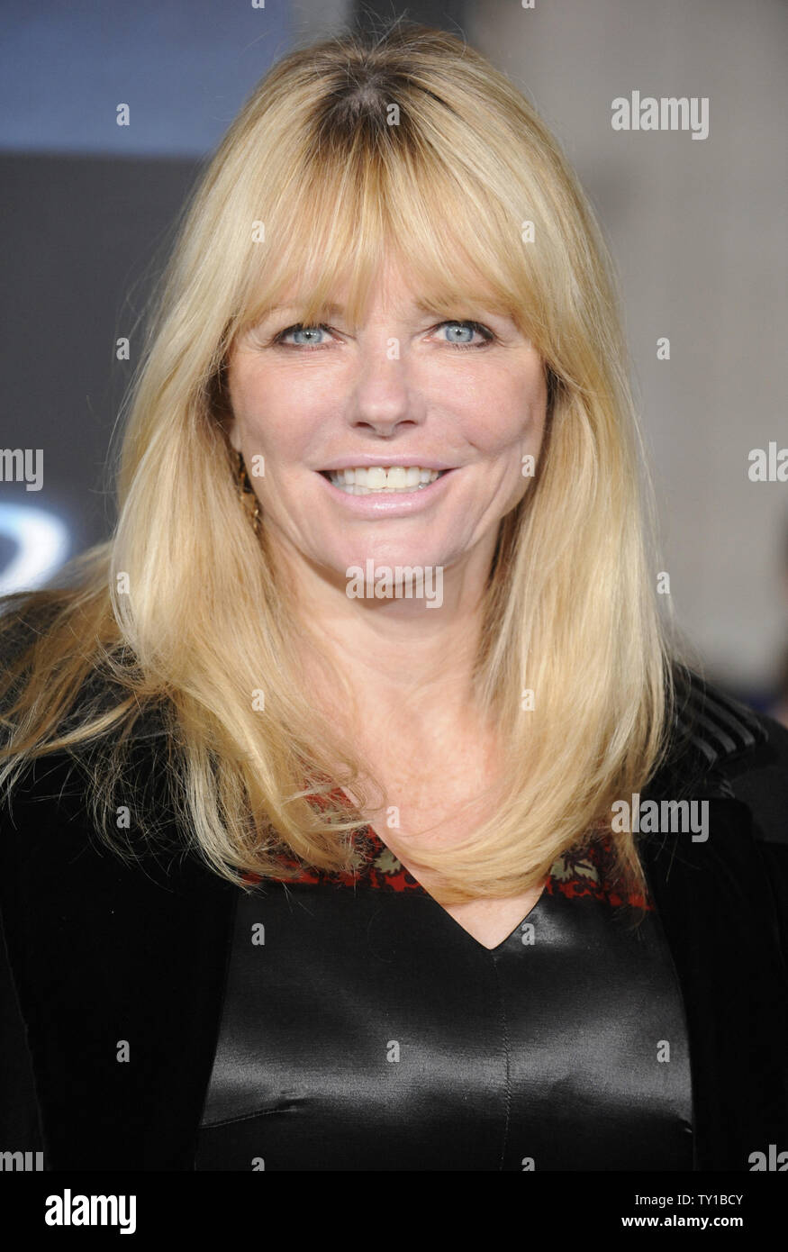 Cheryl Tiegs attends the premiere of the film "Avatar" in Los Angeles ...