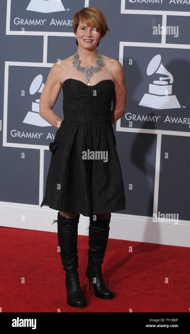 Shawn Colvin arrives at the 52nd annual Grammy Awards at the Staples ...