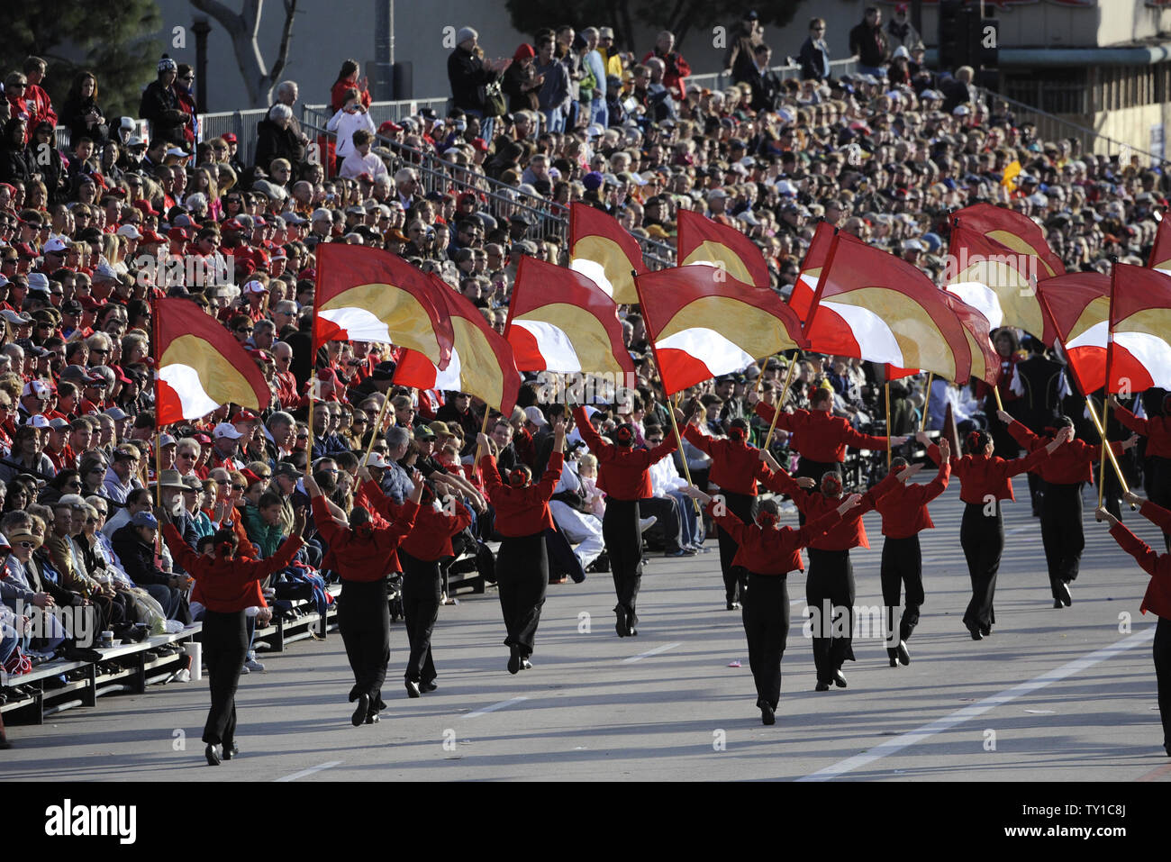 High school marching band rose parade hi-res stock photography and ...