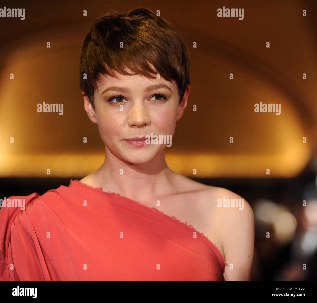 Carrie Mulligan arrives at the 62nd annual Directors Guild of America ...