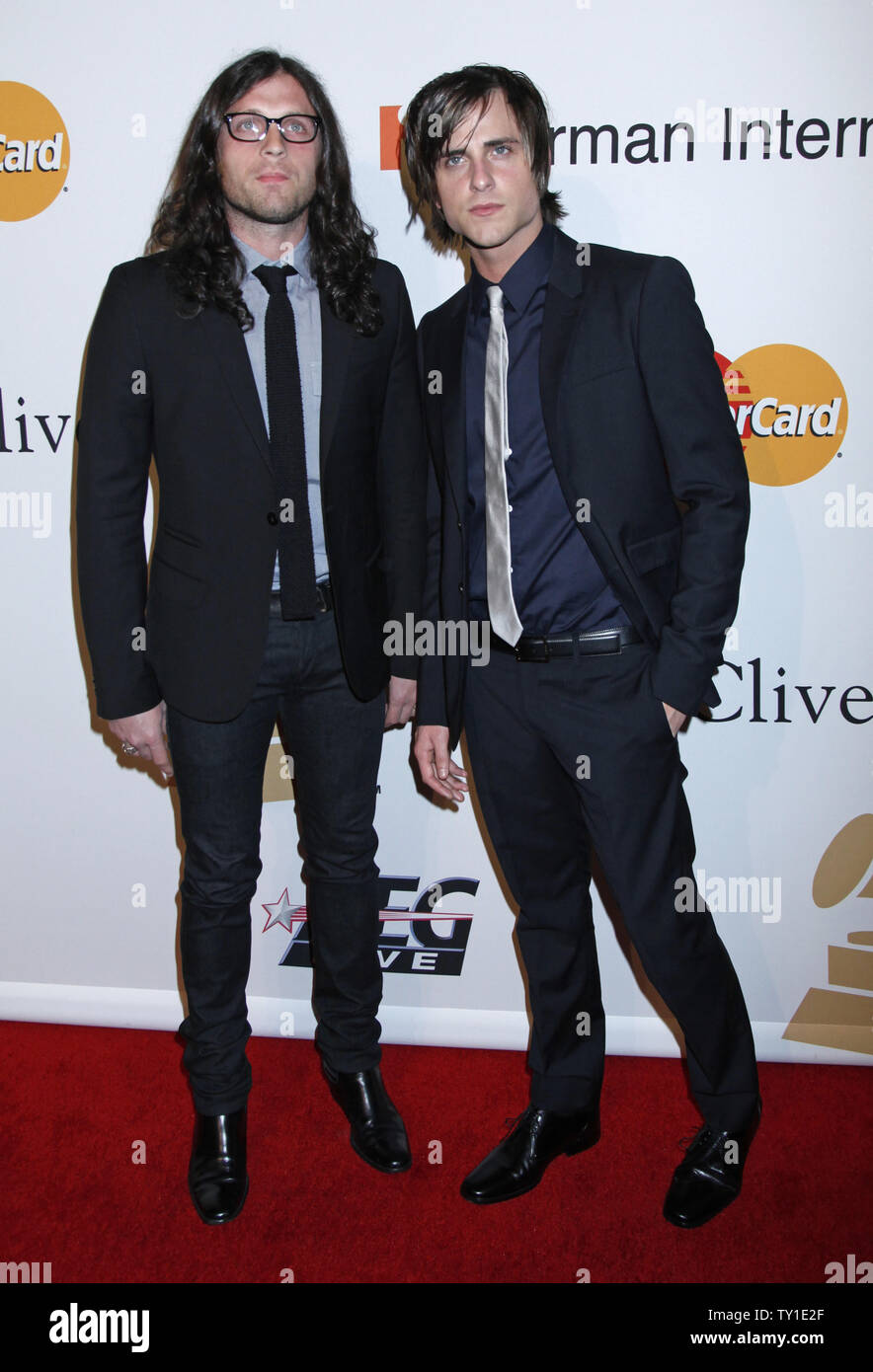 Nathan Followill (L) and Jared Followill of the band Kings of Leon ...
