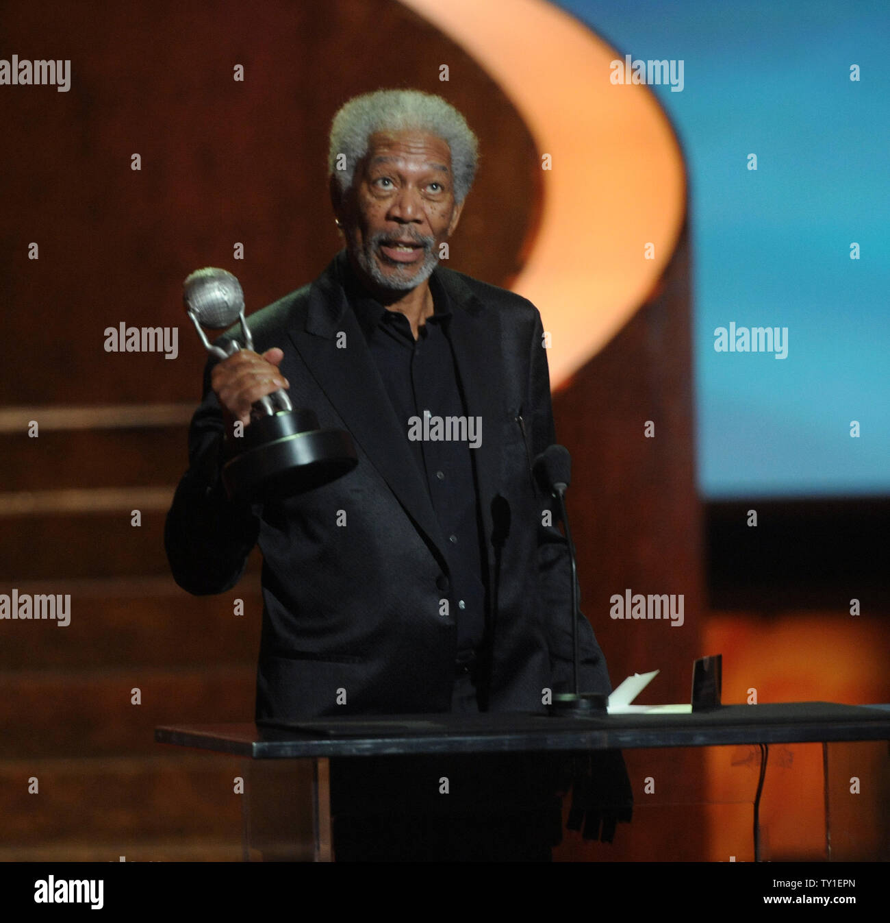 Morgan Freeman accepts the award for outstanding actor in a motion ...