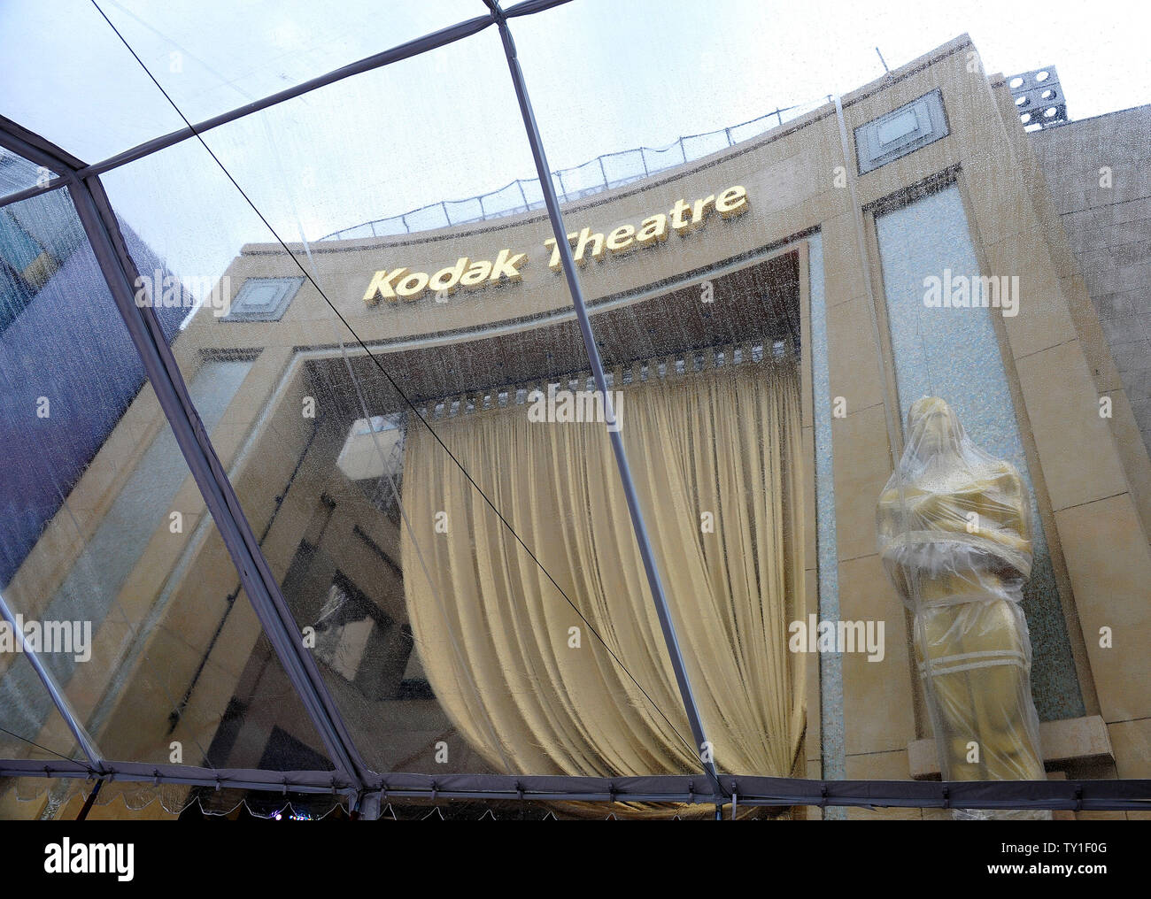 An Oscar statue under plastic sheeting stands protected on the Red ...
