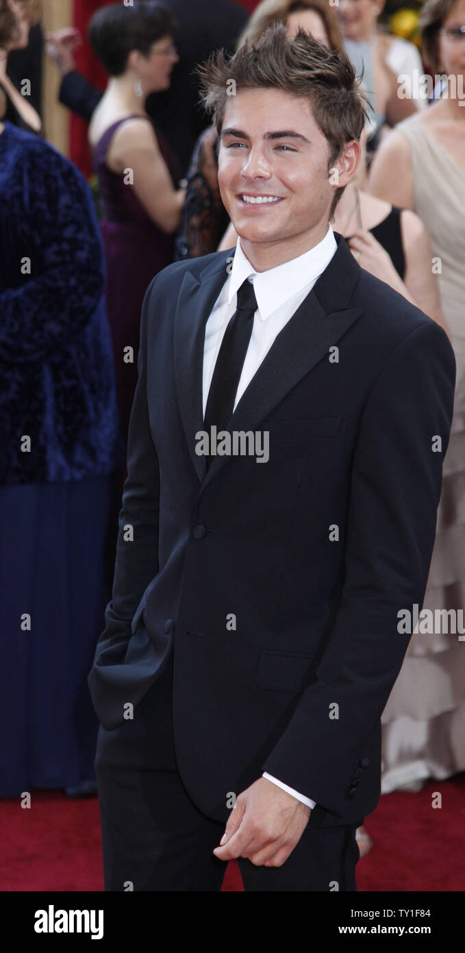 Actor Zac Efron arrives on the red carpet at the 82nd Academy Awards in ...
