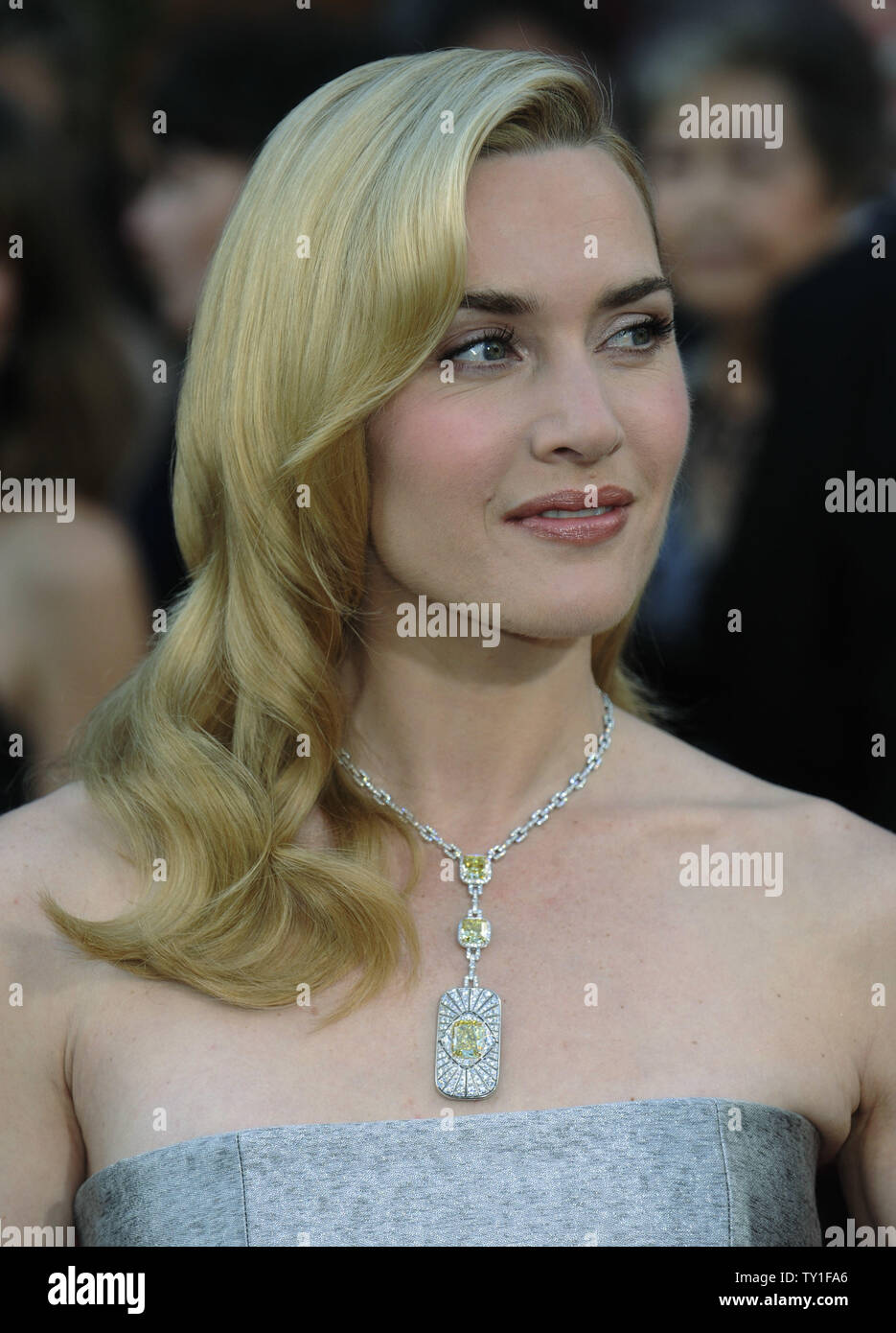 Actress Kate Winslet arrives on the red carpet at the 82nd Academy ...