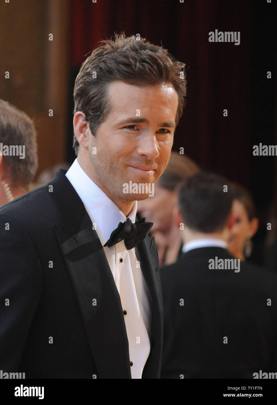 Actor Ryan Reynolds arrives at the 82nd annual Academy Awards in ...