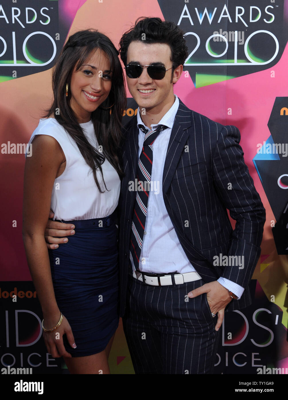 Singer Kevin Jonas and his wife Danille attend Nickelodeon's 23rd ...
