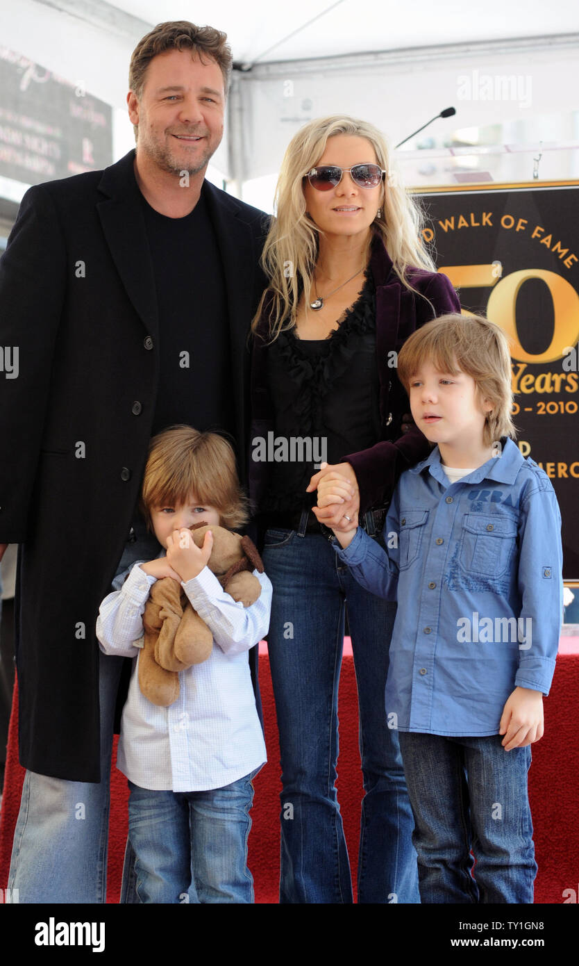 Tennyson spencer crowe hi-res stock photography and images - Alamy