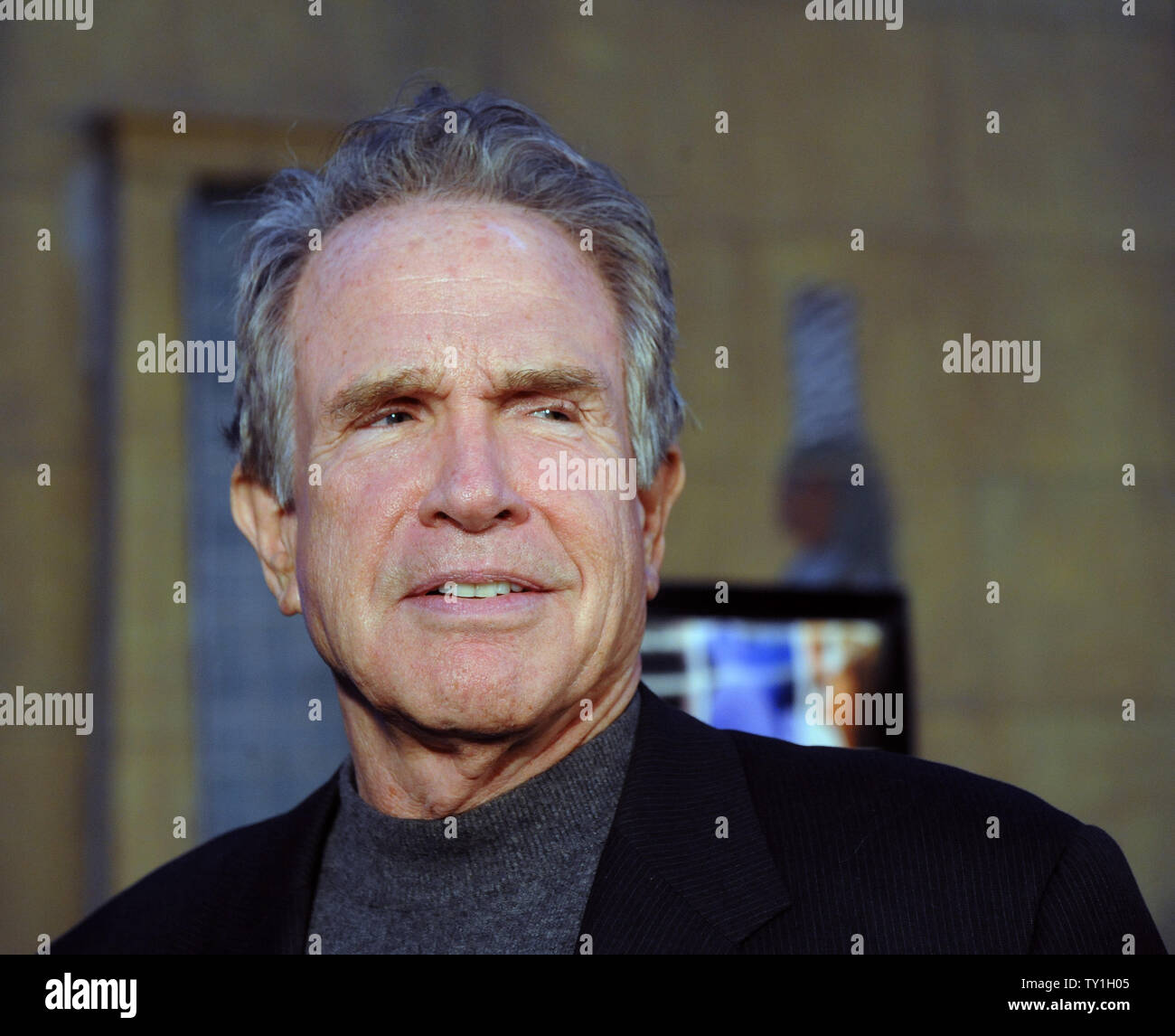 Actor Warren Beatty attends the premiere of the motion picture drama ...