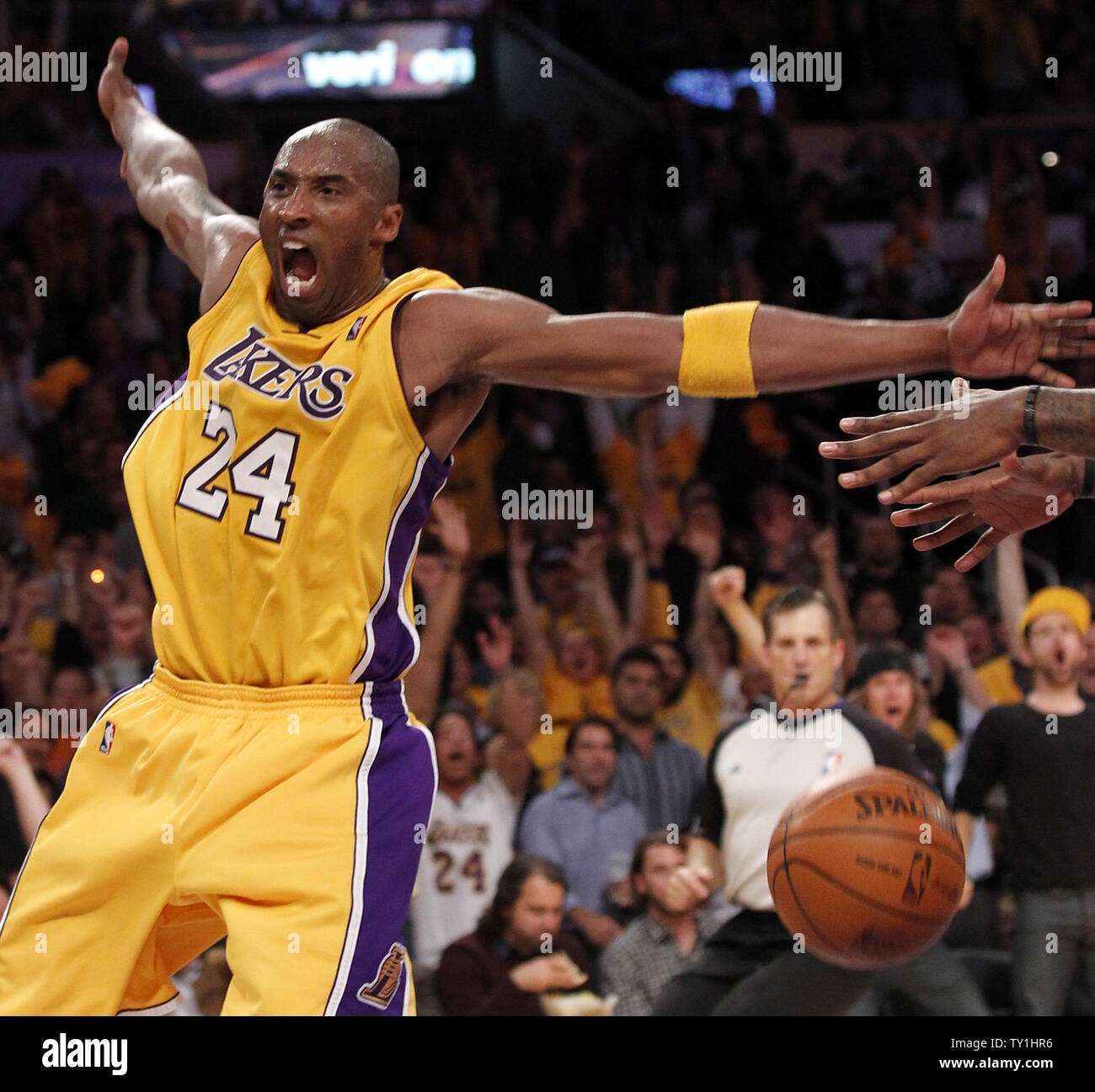 Kobe Bryant Dunks On Steve Nash