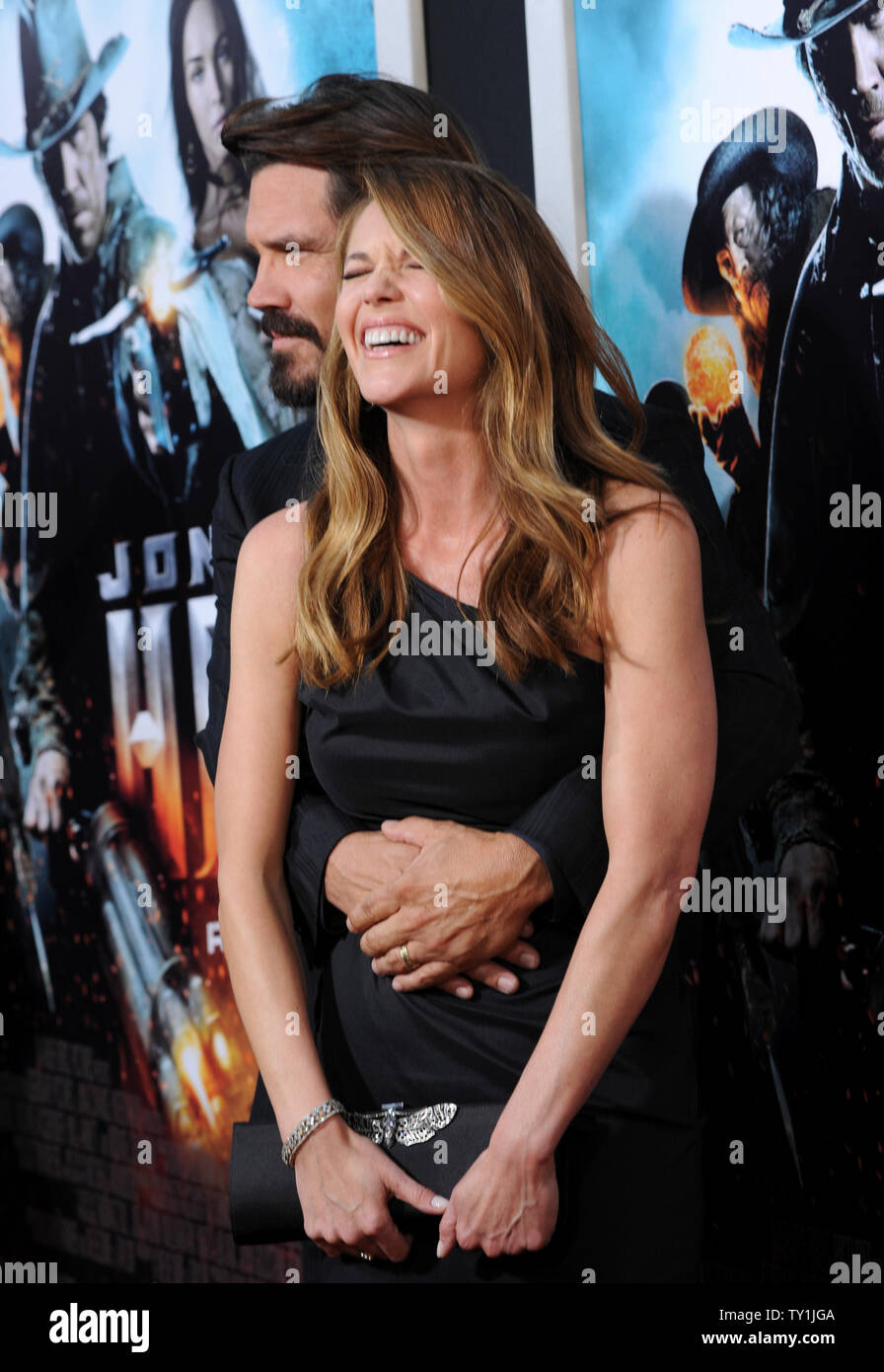 Diane lane jonah hex premiere hi-res stock photography and images - Alamy