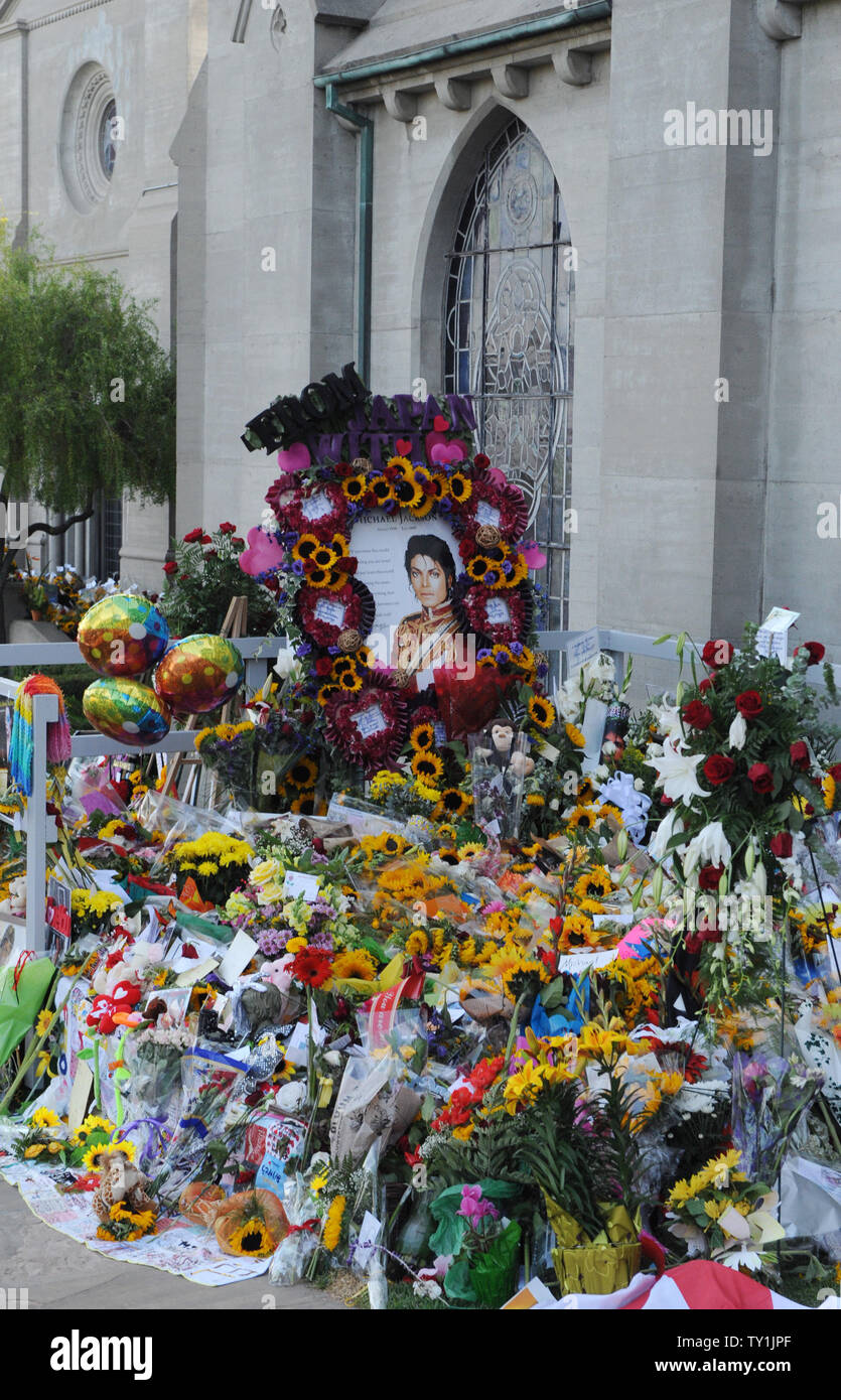 A makeshift shrine sits quitely outside the ornate mausoleum where ...