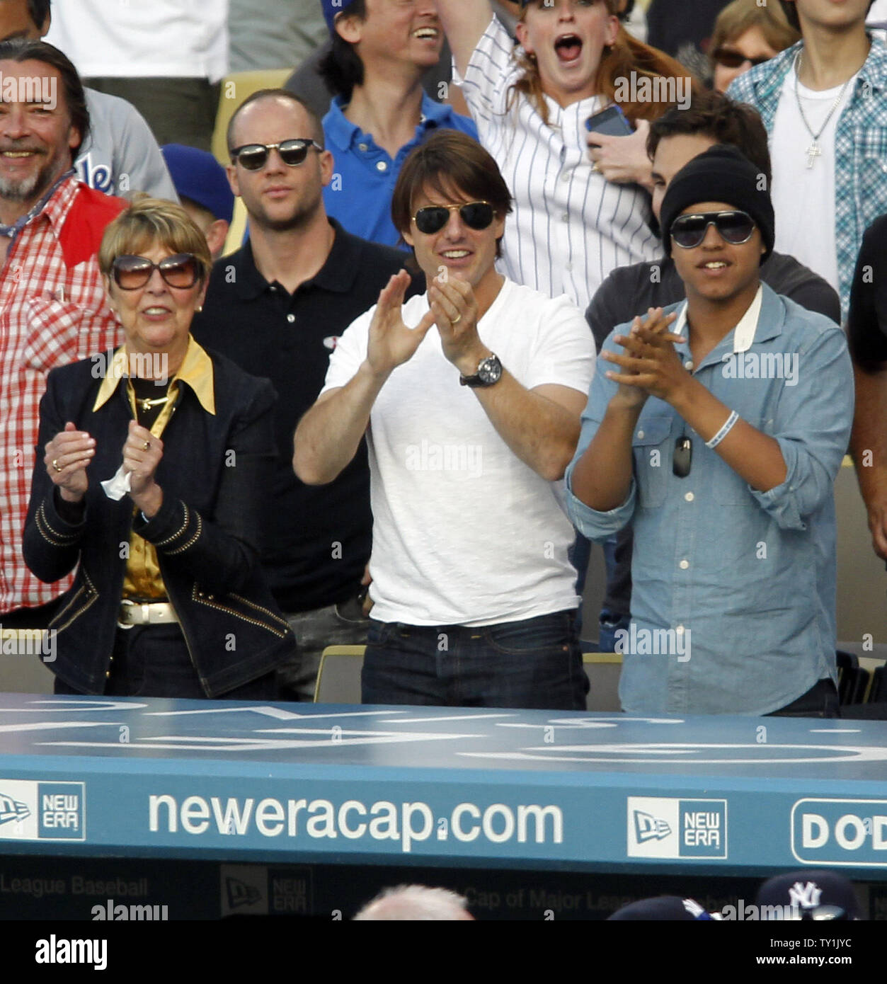 Left right tom cruise hi-res stock photography and images - Alamy