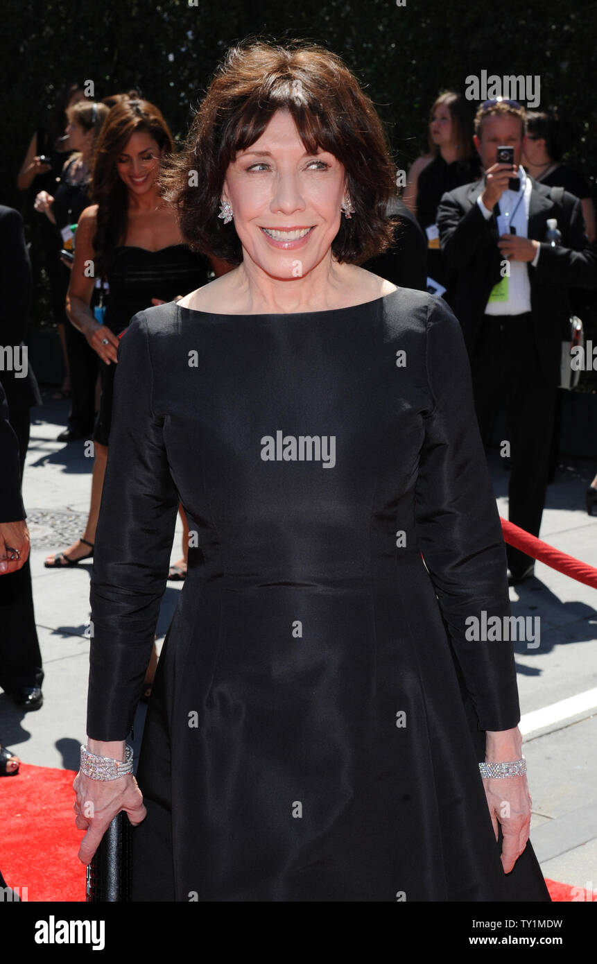 Actress Lily Tomlin arrives at the Creative Arts Emmy Awards in Los ...