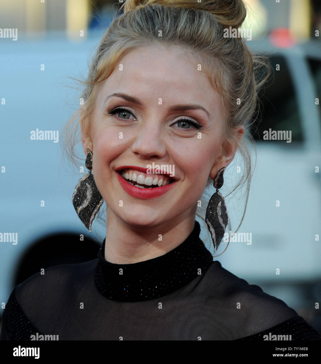 Cast member Kelli Garner attends the premiere of the motion picture ...