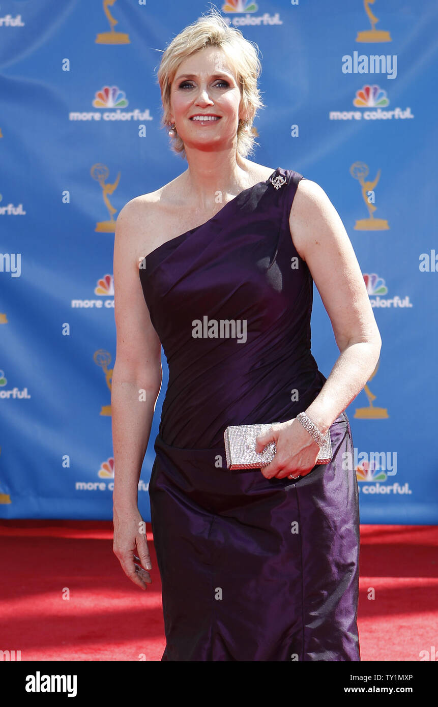 Jane lynch emmy 2010 hi-res stock photography and images - Alamy