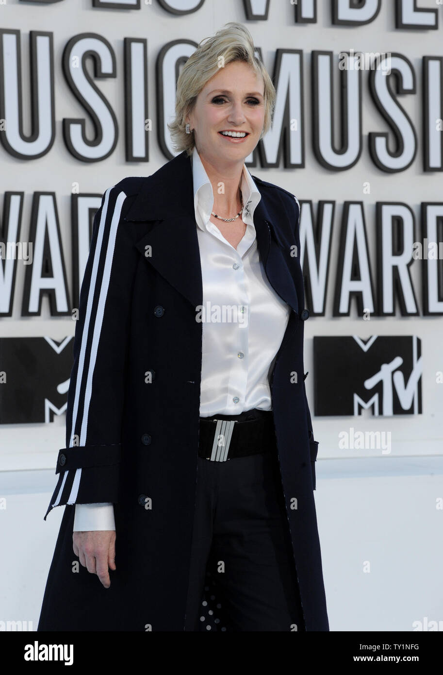Actress Jane Lynch arrives at the MTV Video Music Awards in Los Angeles ...