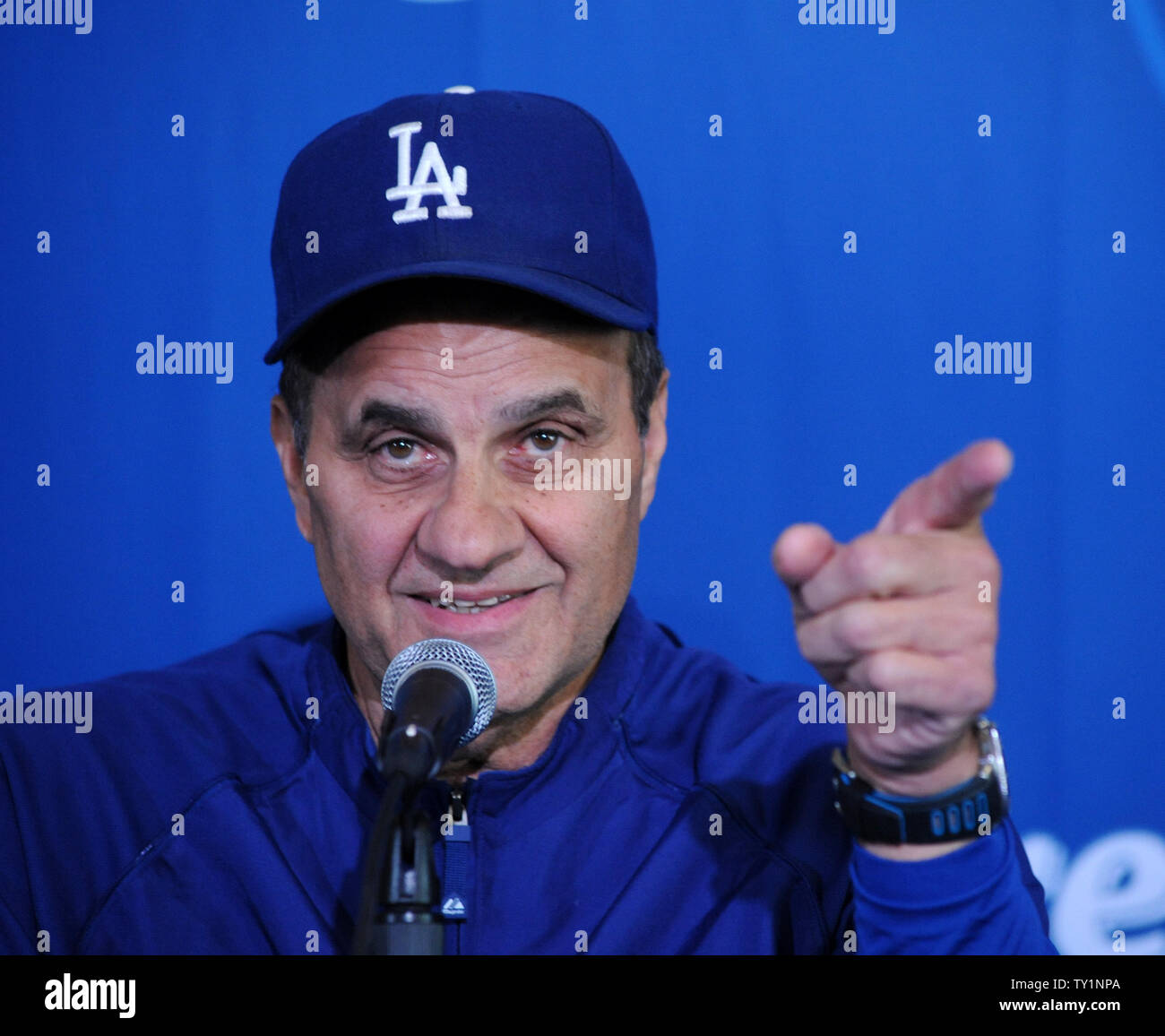 Los Angeles Dodger manager Joe Torre announces he will retire at the ...