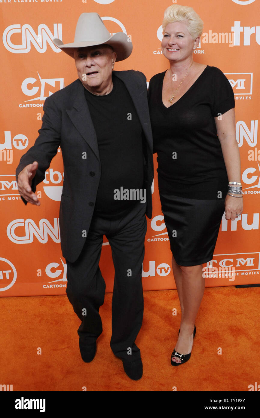 Actor Tony Curtis, best known as a musician who dressed as a woman in ...