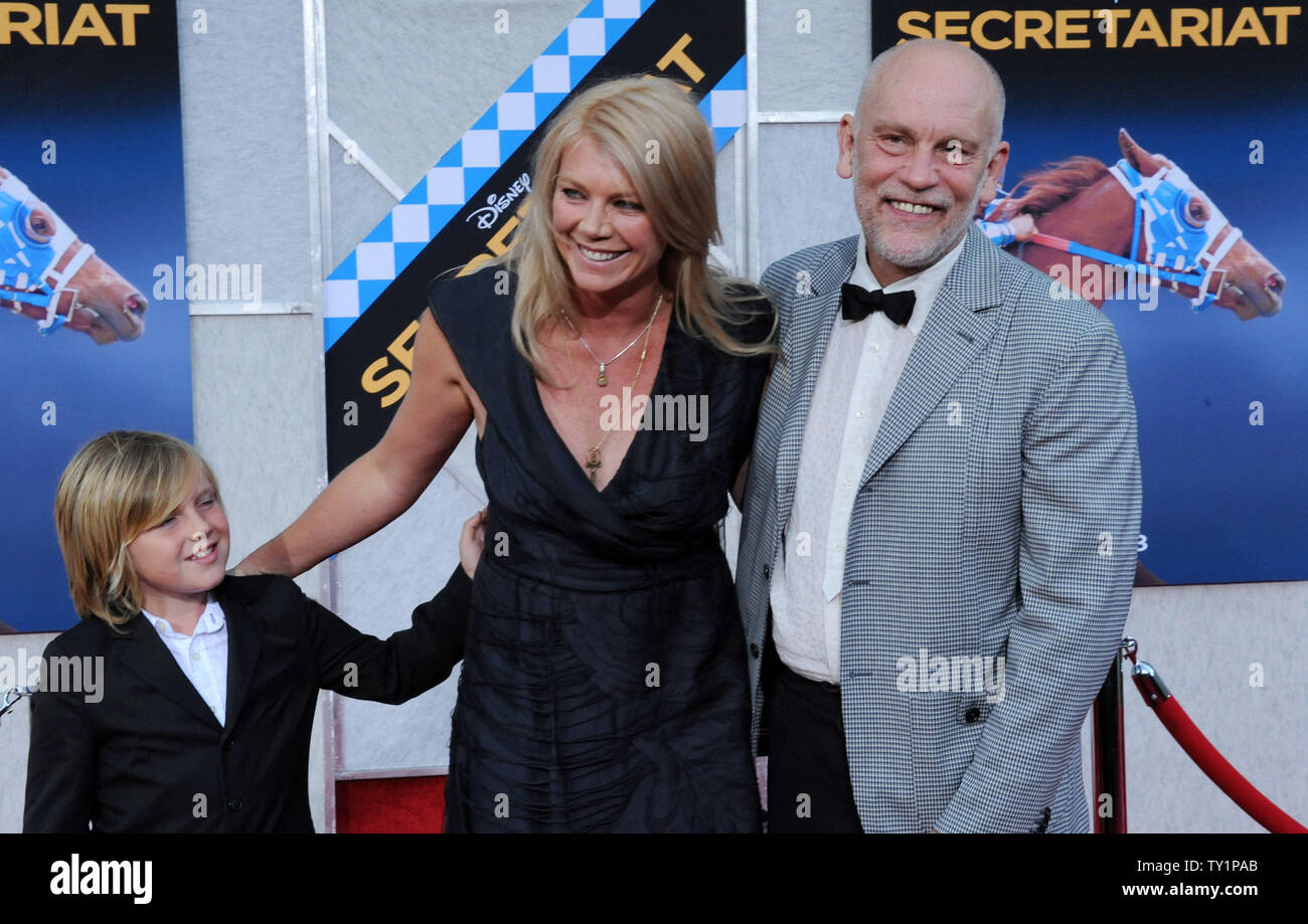 Peta wilson and john malkovich hi-res stock photography and images - Alamy