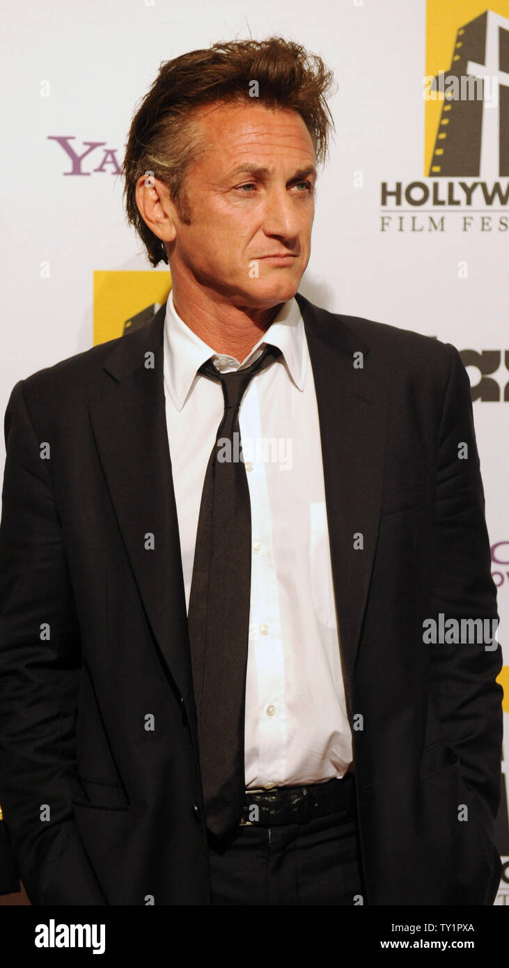 Sean penn sylvester stallone hi-res stock photography and images - Alamy