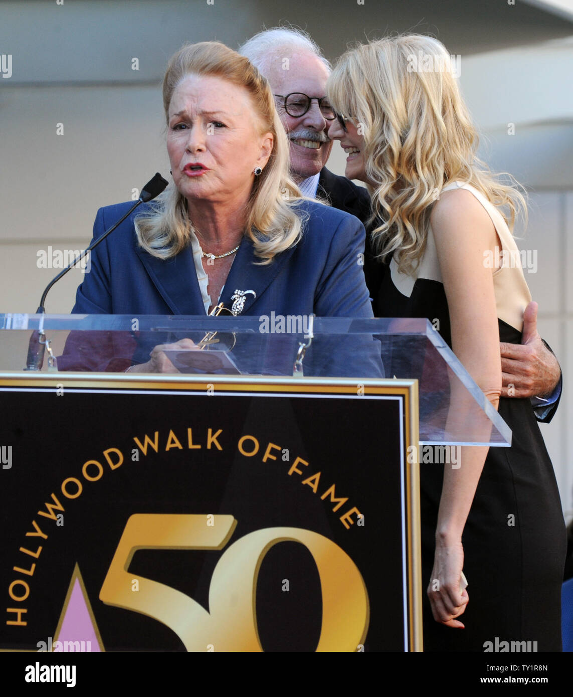 Actress Laura Dern (R), her father, actor Bruce Dern (C) and mother ...