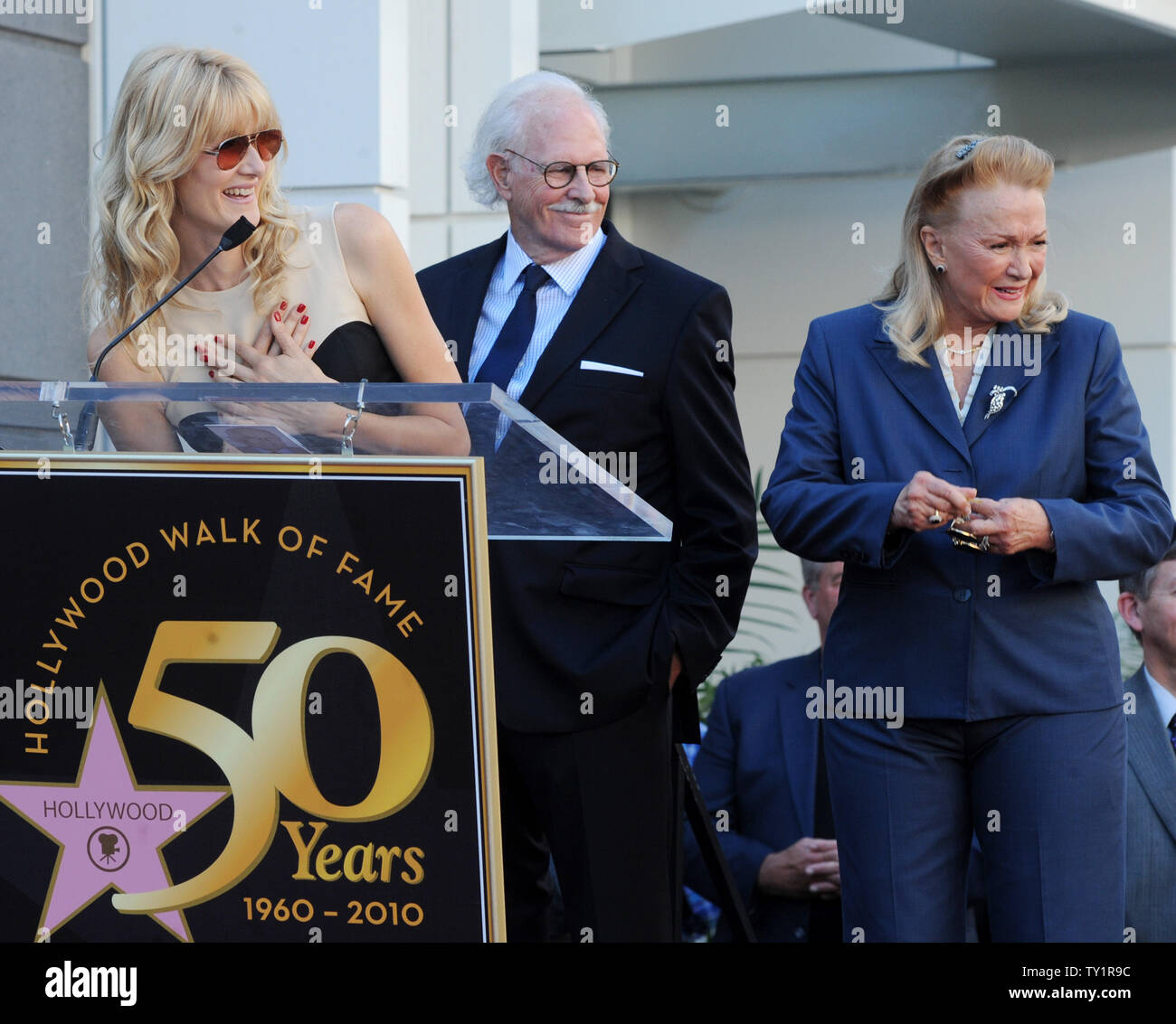 Actress Laura Dern (L), her father, actor Bruce Dern (C) and mother ...