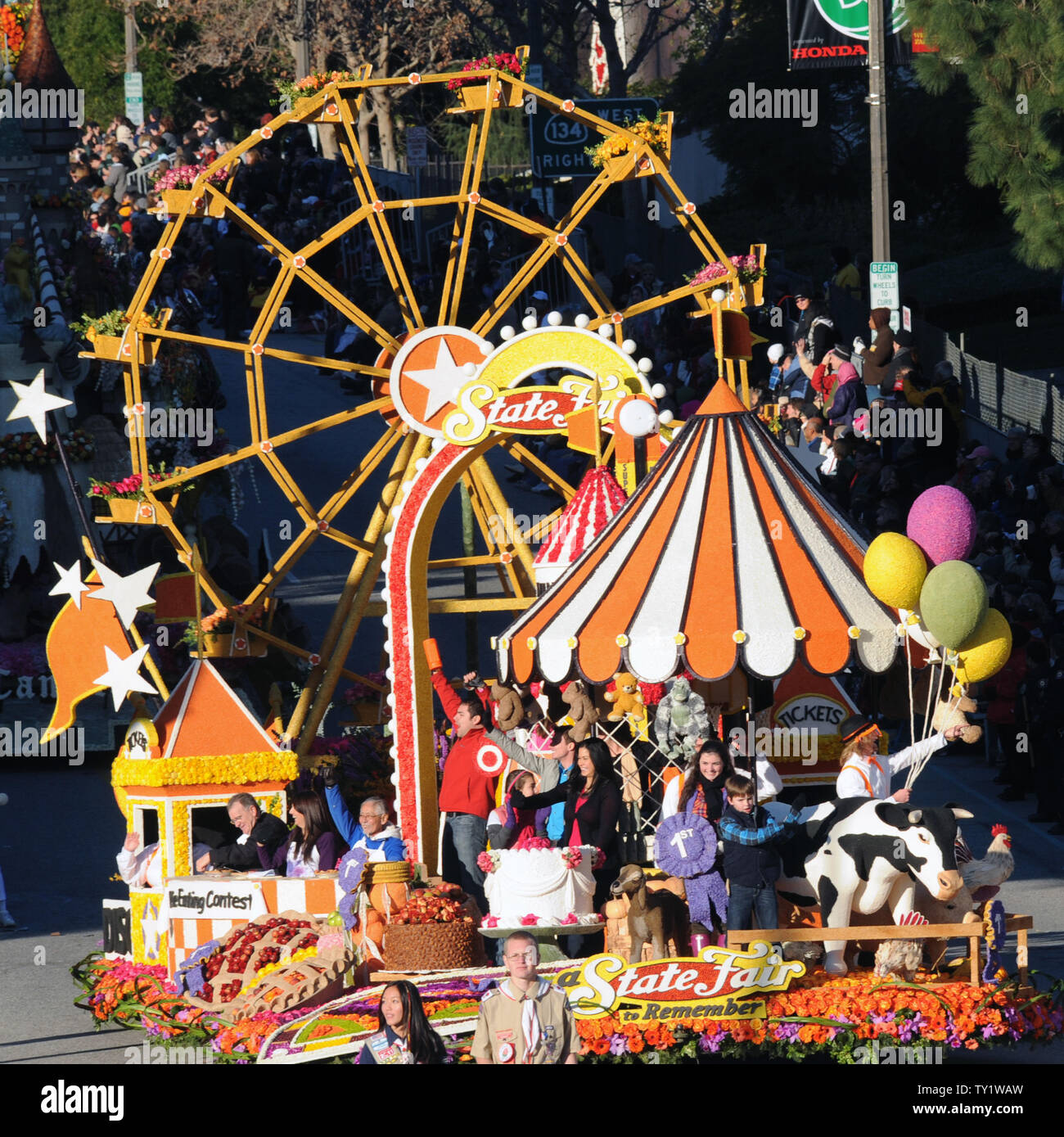 Discover Financial Services float 'A State Fair to Remember', rolls ...