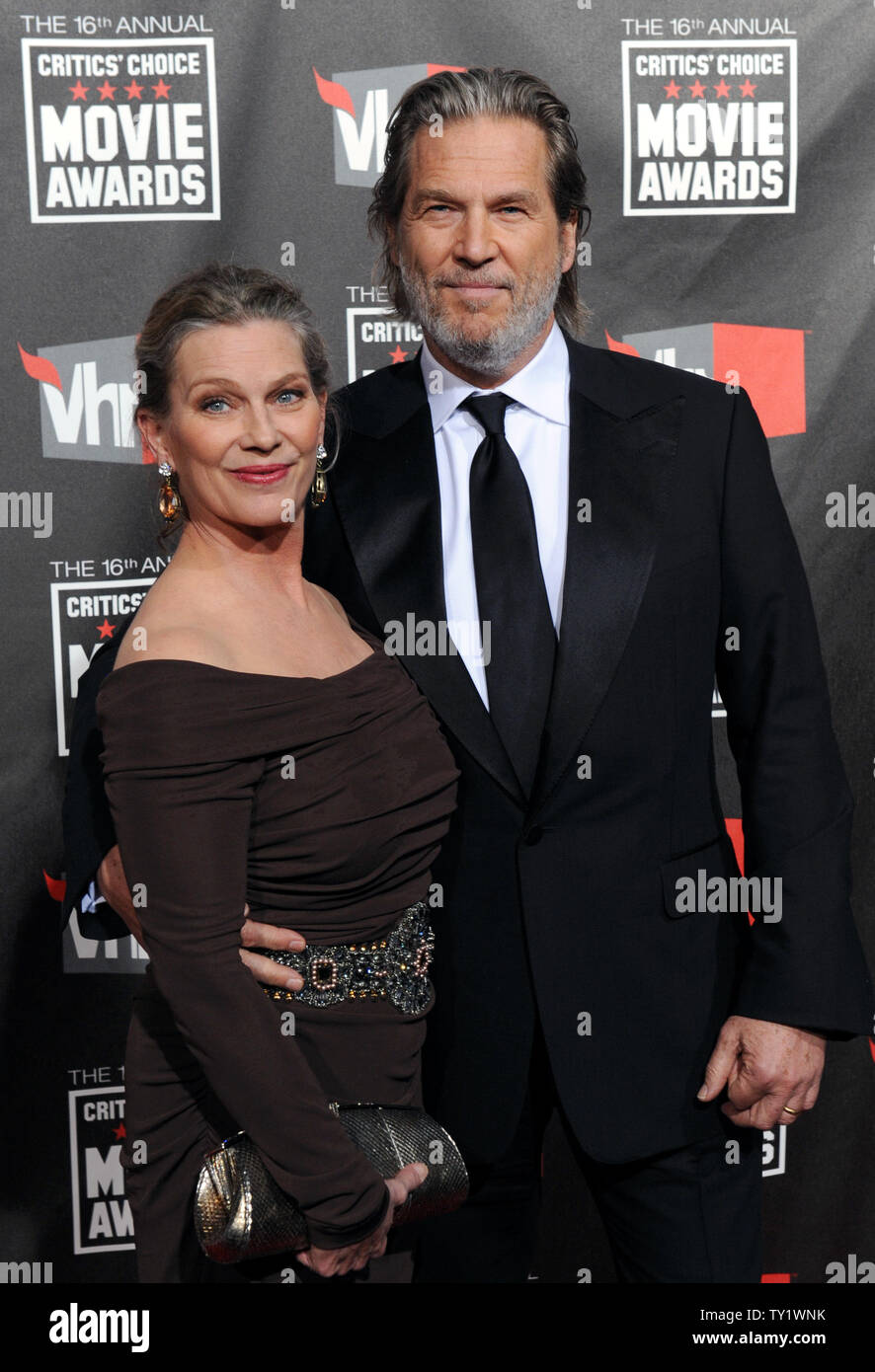 Actor Jeff Bridges and his wife Susan arrive for the 16th annual ...