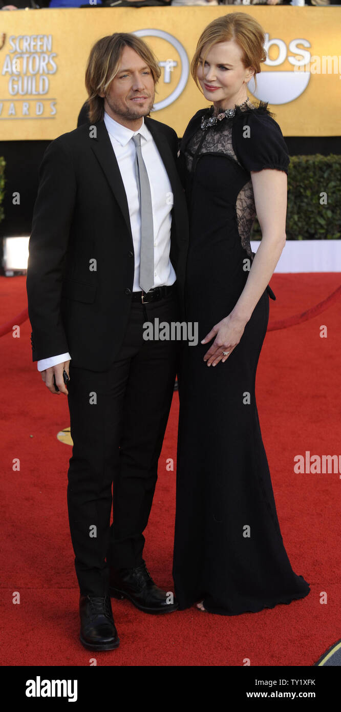 Nicole Kidman (R) and Keith Urban arrive at the 17th annual Screen ...
