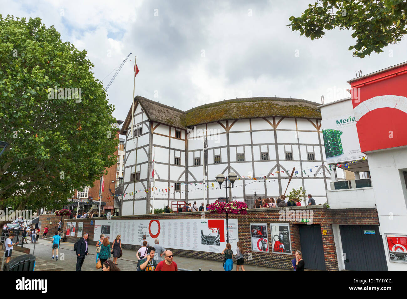 The popular restored Shakespeare's Globe Theatre on the South Bank of ...