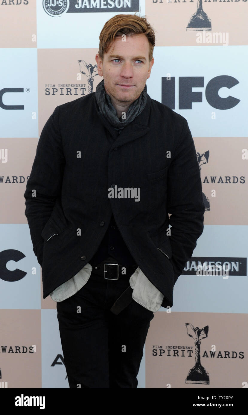 Actor Ewan McGregor arrives at the 2011 Film Independent Spirit Awards ...
