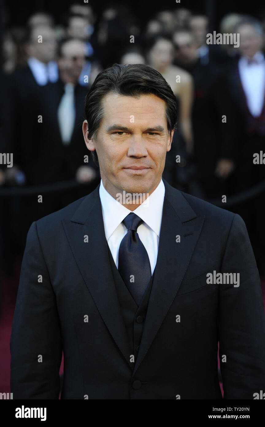 Josh Brolin arrives on the red carpet for the 83rd annual Academy ...