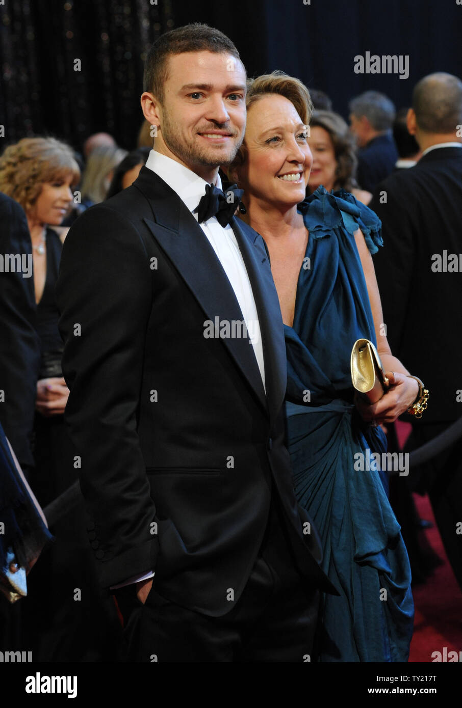 Justin Timberlake and his mother Lynn Harless arrive on the red carpet ...