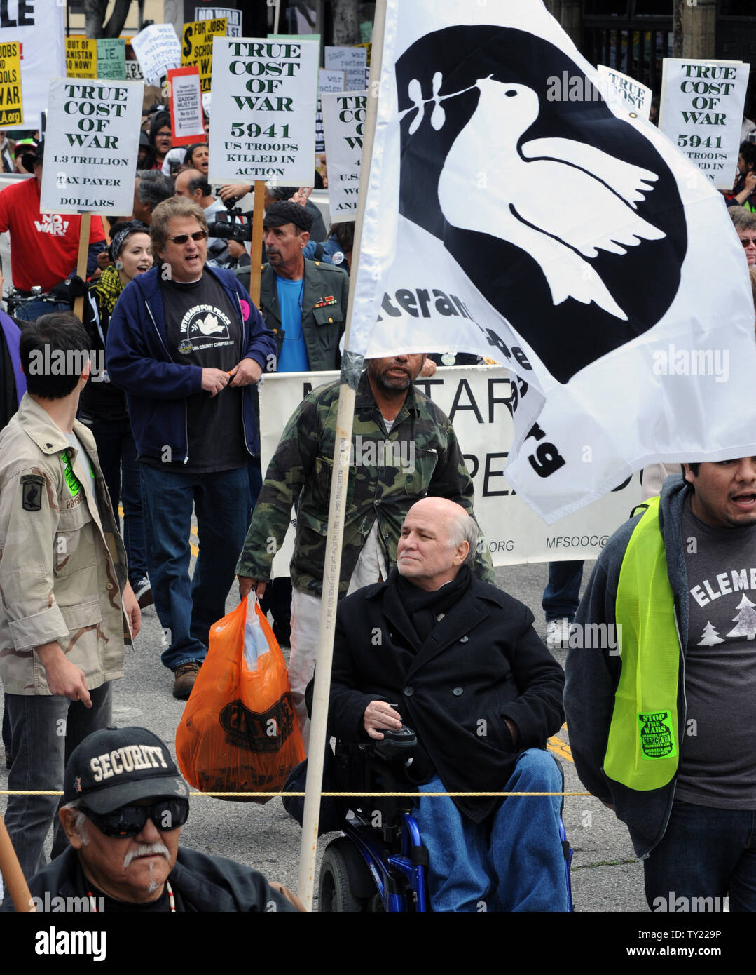 Activist and Vietnam war veteran Ron Kovic joins anti-war demonstrators ...
