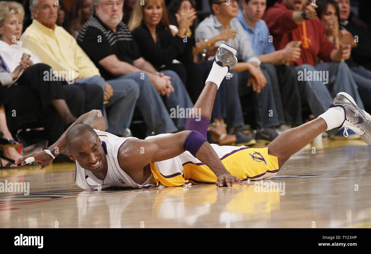 Los angeles lakers kobe falls hi-res stock photography and images - Alamy