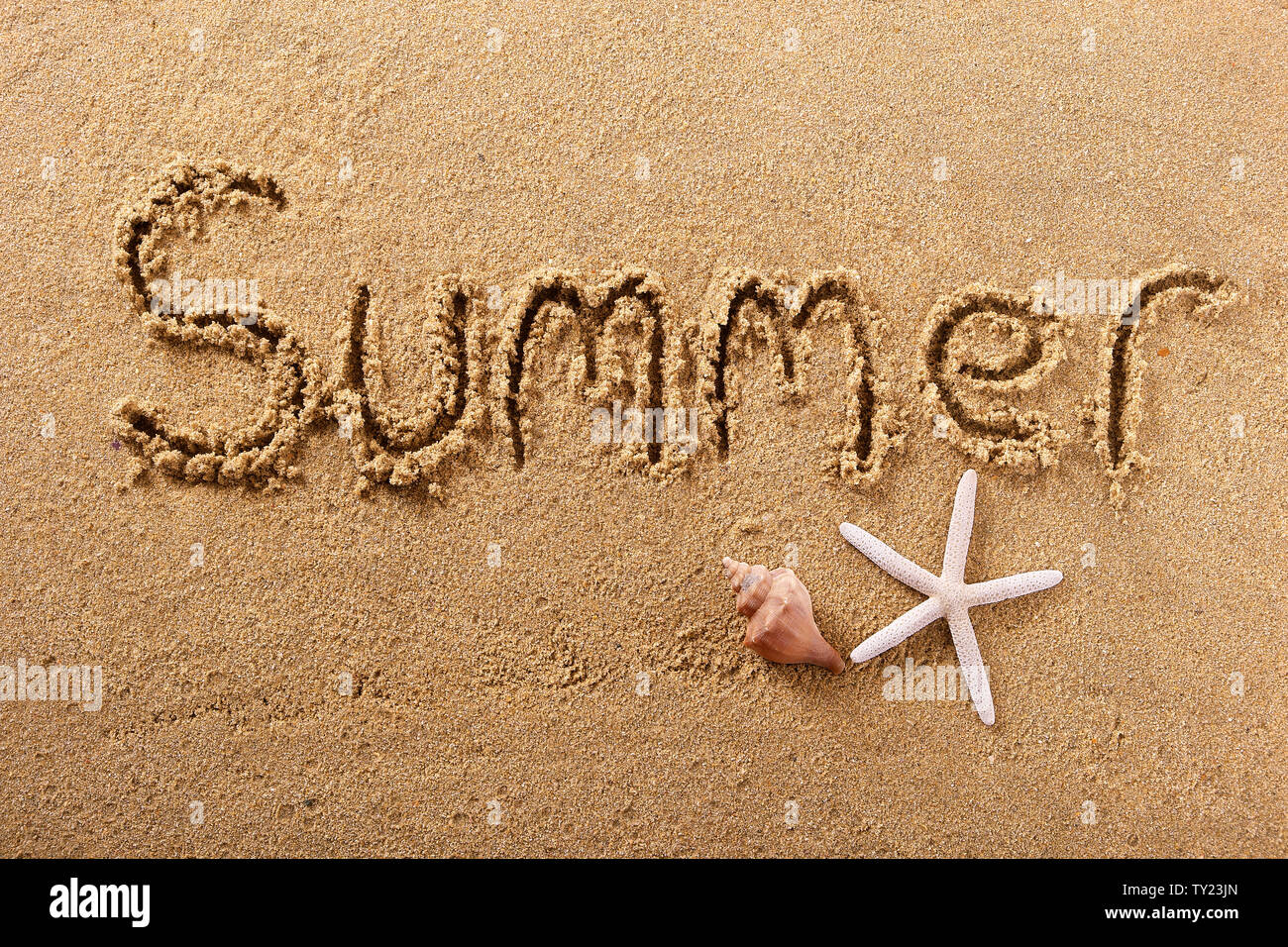 Summer beach word written in sand Stock Photo - Alamy