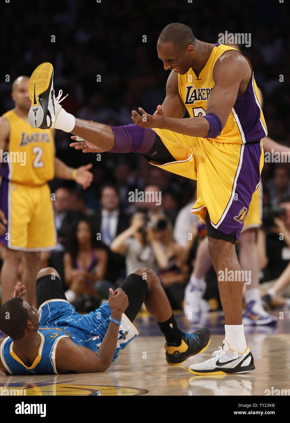 Kobe Bryant Dunks On Chris Paul