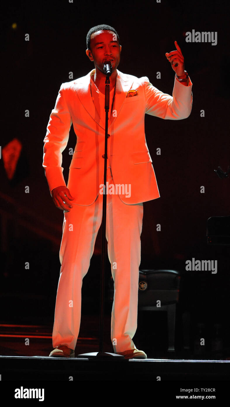 Sade singer hi-res stock photography and images - Alamy